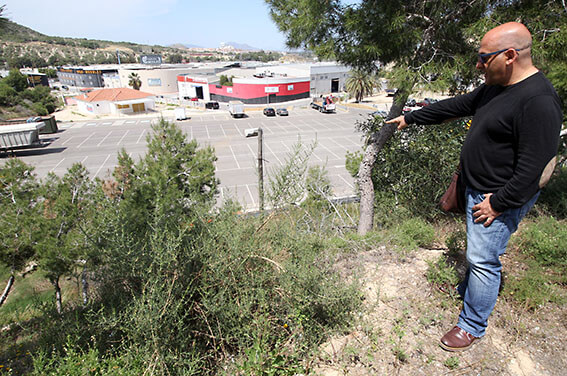 Lager heis fra parkeringsplassen til sentrum